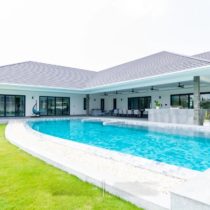 Parkland Paradise: Sophisticated Villa on a Sprawling 2,500 sqm - HOT Hua Hin Property